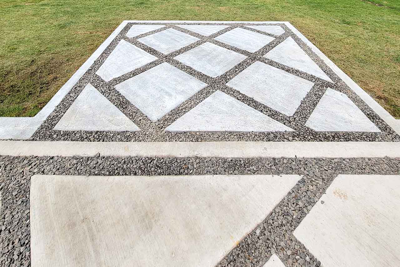 Modern Elegance: Geometric Concrete Patio with Gravel Inlays ...